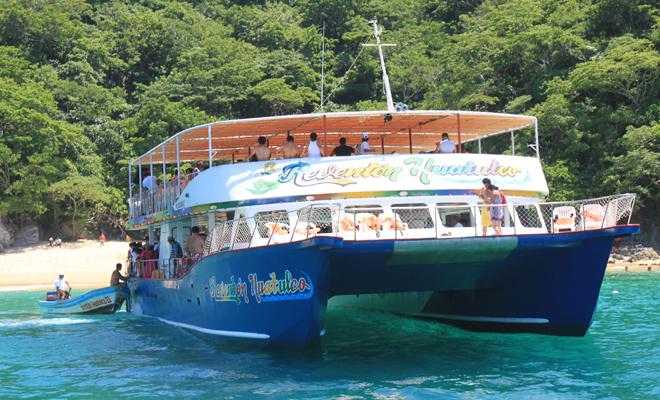 Tour De Bahias Catamaran - Tours, paseos y actividades en Huatulco